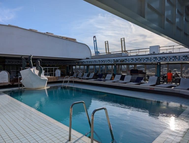 Holland America Oosterdam Ship Review | SingleFlyer